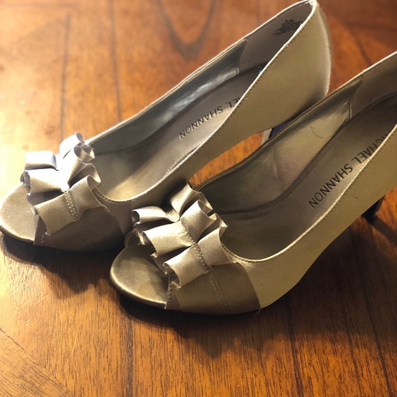 Michael Shannon | Shoes | Michael Shannon Sliver Heels Size 8 | Poshmark
